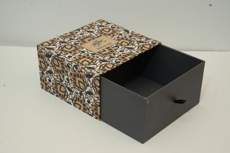 Multicolor Square Hamper Packaging Box, Feature : Superior Quality ...