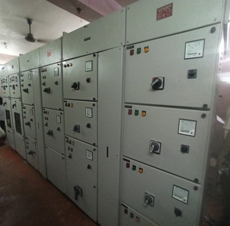 MCC Panel with Circuit Breaker, for Industries, Certification : ISI ...