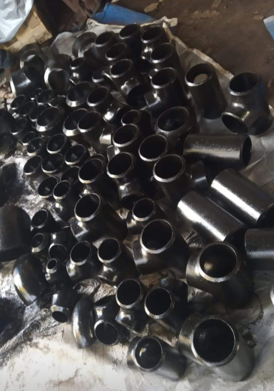Round carbon steel pipe fittings, for Sanitary Manufacturing, Certification : ISI Certified at ...