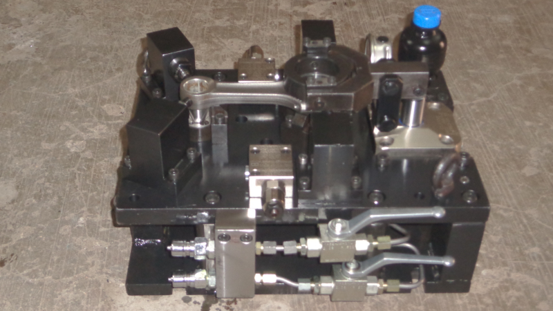 Connecting Rod Bench Type Hydraulic Fixture at Best Price in Pune ...