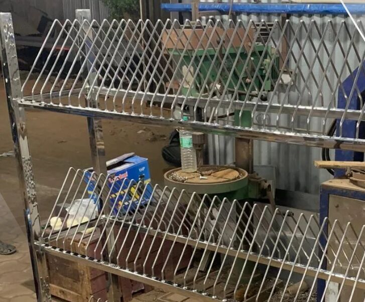 Stainless Steel Free Standing Unit Articia Plate Racks at Rs 28512 in ...