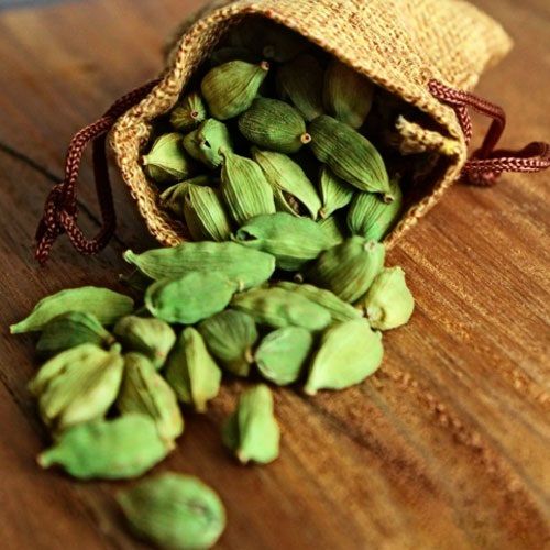 Cardamom, Color : Black (Large Cardamom), Green (Small Cardamom) at ...